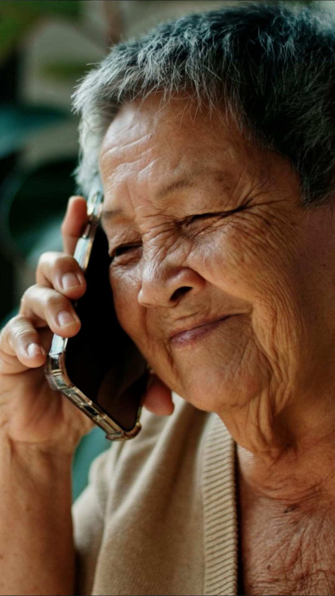 Study shows cellphone use causes insomnia in older adults