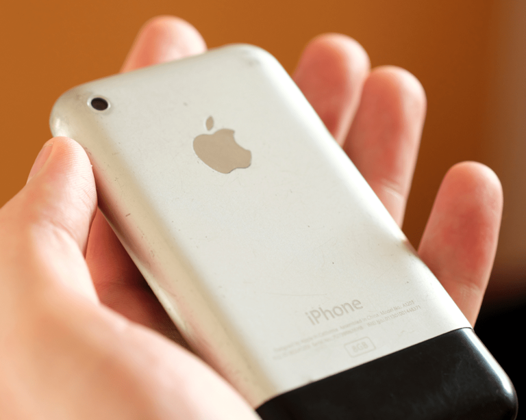 Nicht wegwerfen! Omas altes Handy ist ein Vermögen wert – wenn es ...