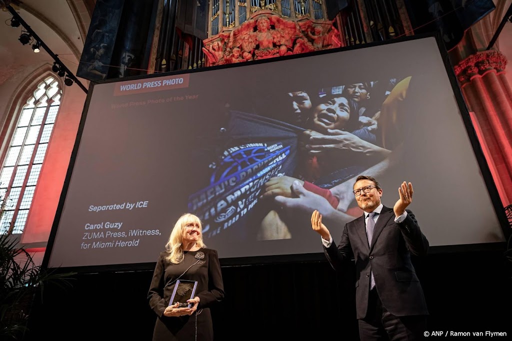 Prins Constantijn reikt prijzen World Press Photo uit