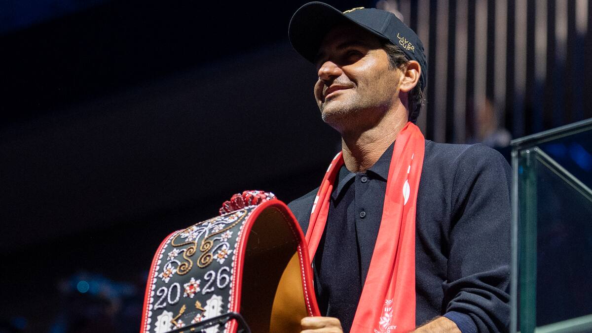 « Une légende parmi nous »: Roger Federer a lancé le match Suisse - Suède