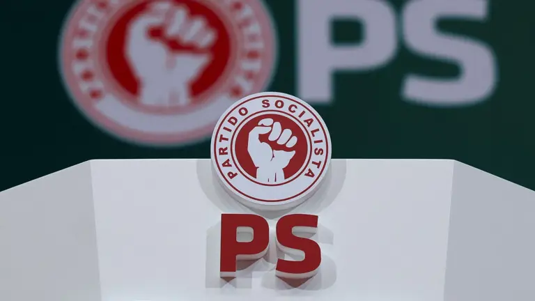 Infantilizada e opacidade. As reações à operação que atingiu o PS