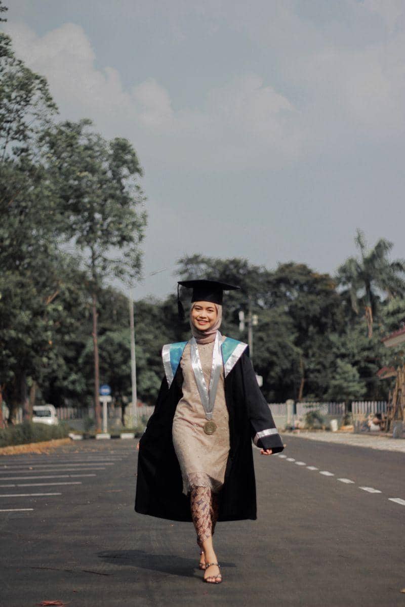 9 kebaya wisuda modern hijab yang menawan, bisa jadi inspirasi