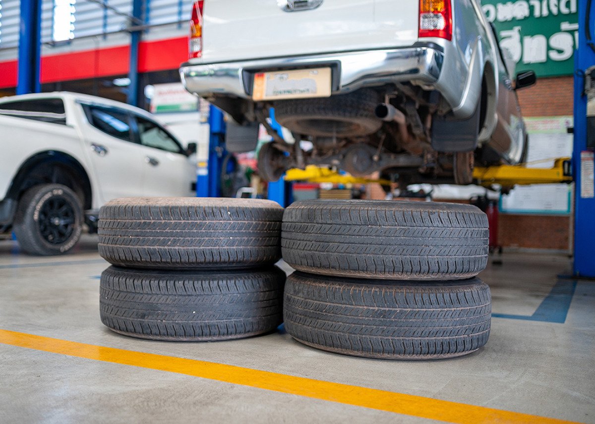 How to rotate truck tires: 7 rotation patterns explained