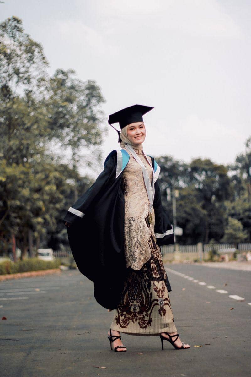 9 kebaya wisuda modern hijab yang menawan, bisa jadi inspirasi