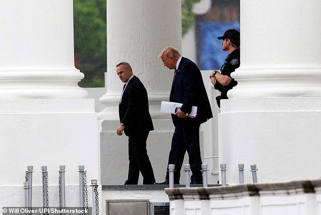 Trump's delayed physical results raise eyebrows amid worries about his ...