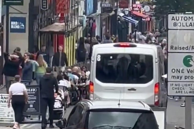 Cars 'weave round' Bold Street diners and pedestrians after getting ...
