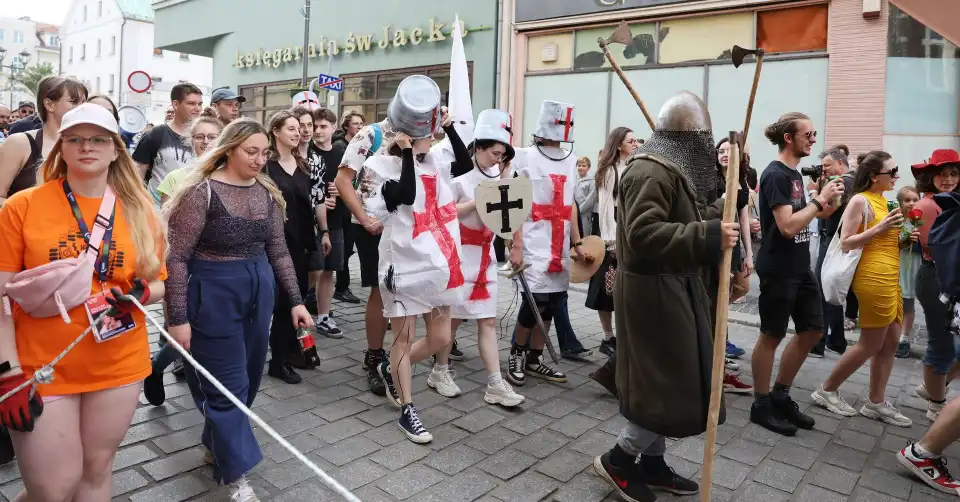 Barwny korowód studentów w Gliwicach. Ulicami miasta przeszły ...