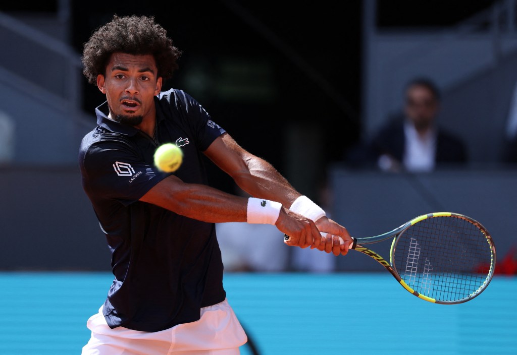 Arthur Fils has flirty interaction with German tennis pro at French Open