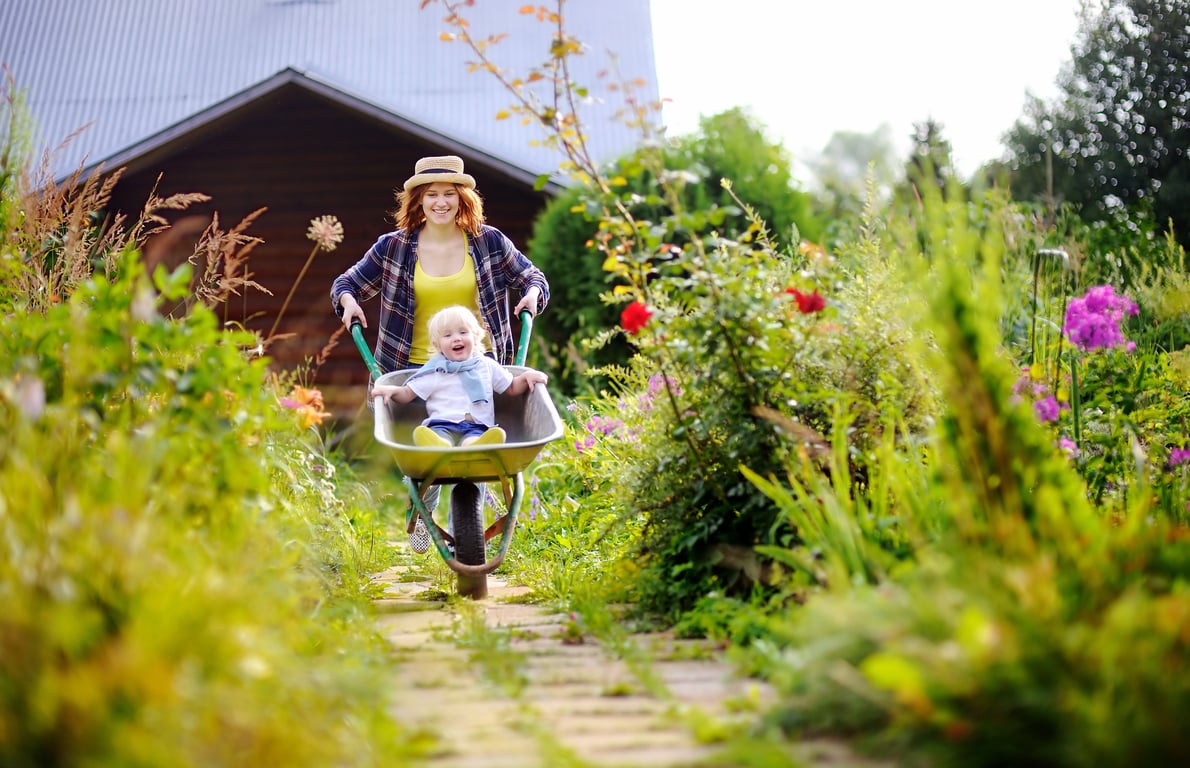 12 materials for building a garden path, with the pros and cons for each