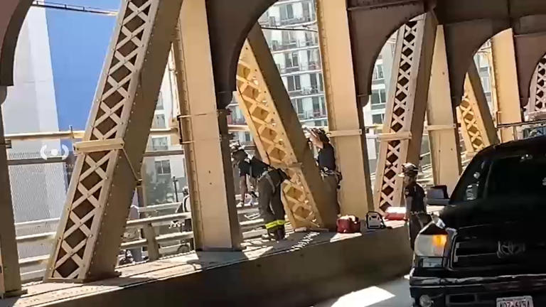 2 men dead after colliding on bike path of Queensboro Bridge