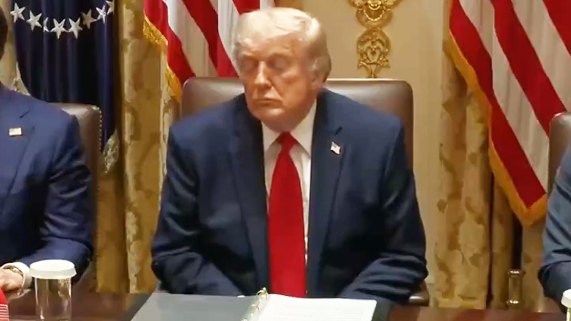 Trump rambles during cabinet meeting