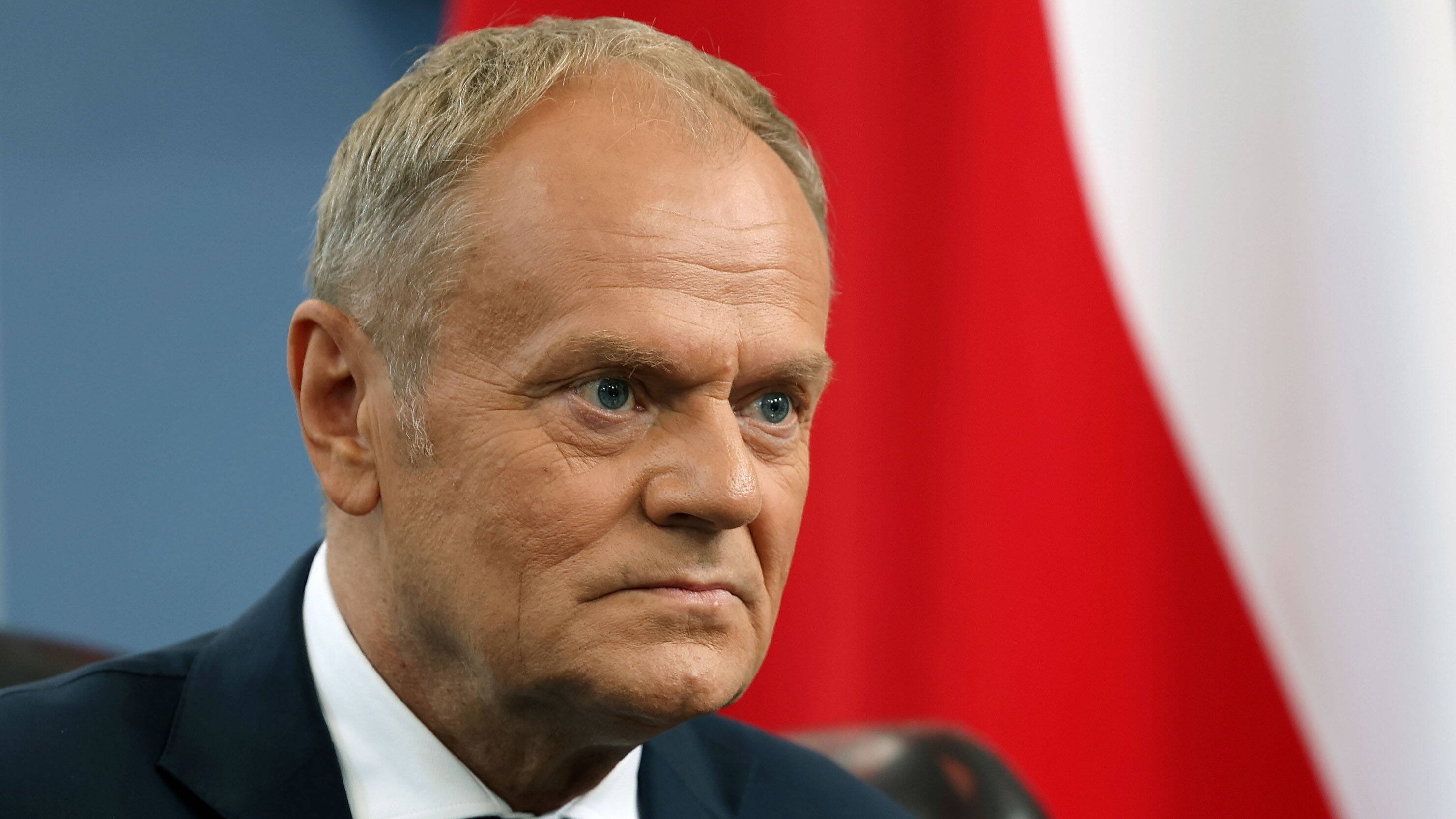 Strażacy walczą z pożarem pod Warszawą. Donald Tusk zabrał głos