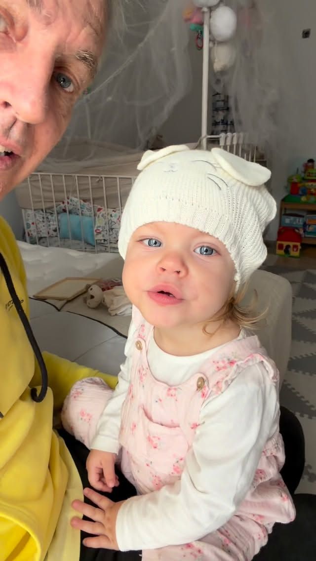 El tierno look de Milenka para acompañar a Marley a Luzu TV: flores y ...