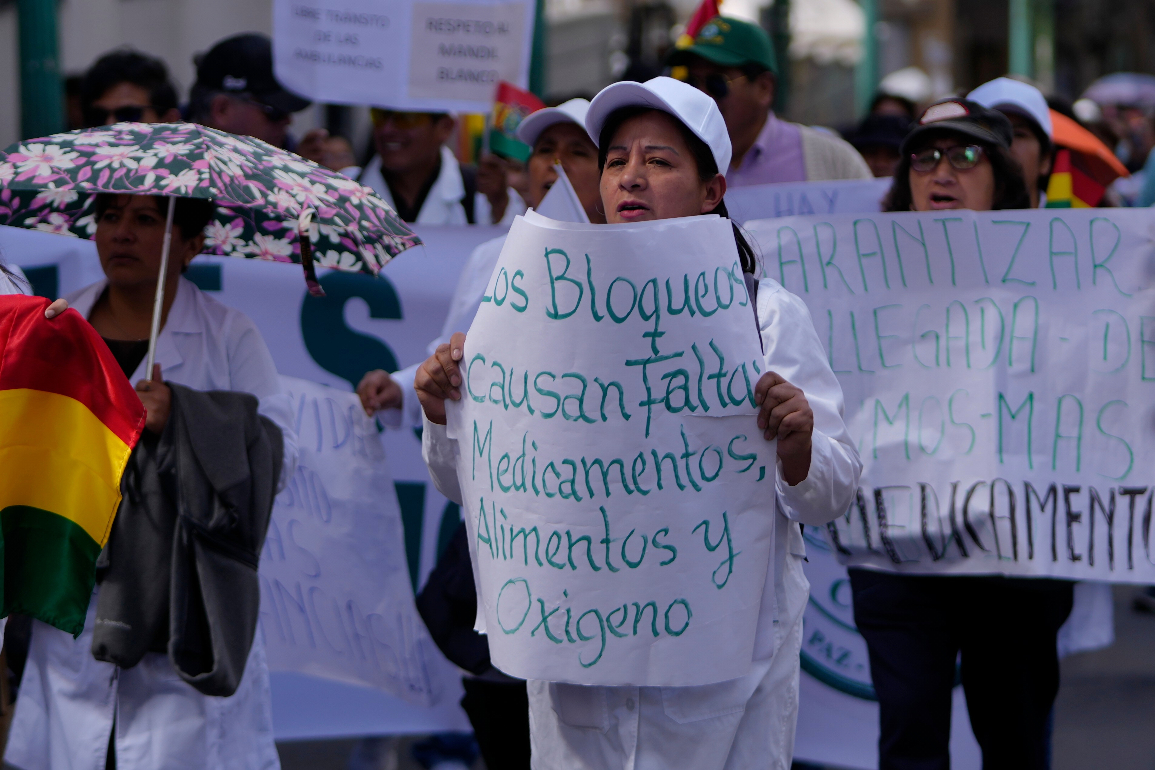 Dale paso a la vida, no más bloqueos: médicos marchan en Bolivia para ...