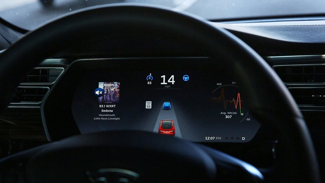 Tesla on autopilot crashes into Florida pond, killing driver
