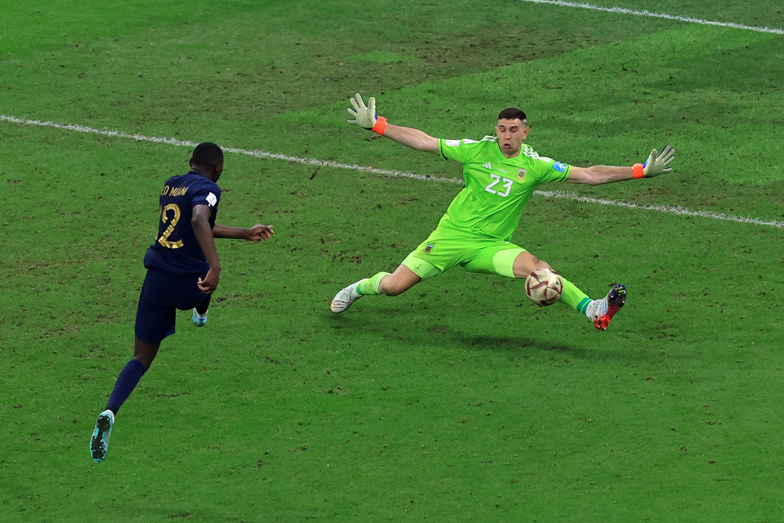 2026 World Cup Golden Glove odds: Emiliano Martínez favored to repeat