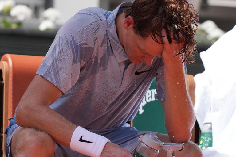 French Open stunner: No. 1 Jannik Sinner struggles with dizziness ...
