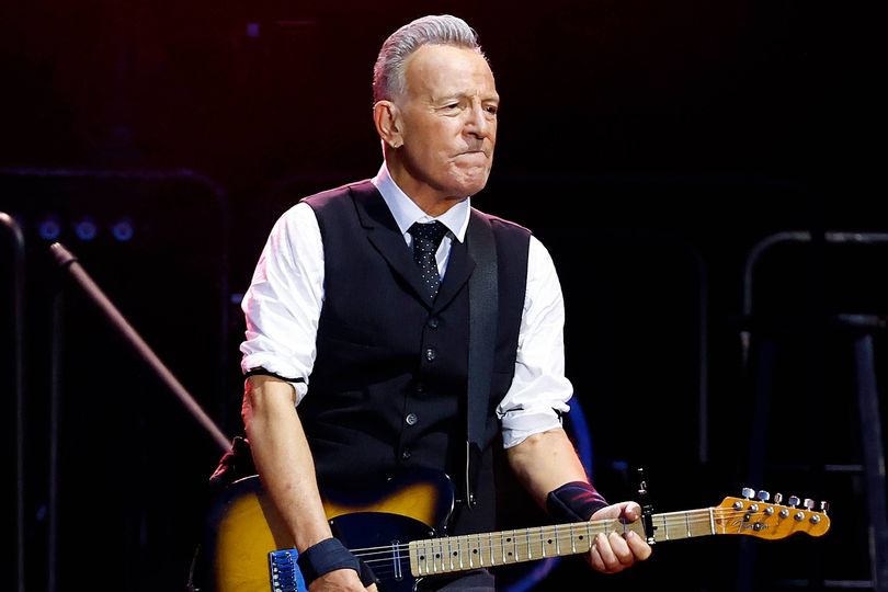 Bruce Springsteen delivers passionate 6-minute anti-Trump speech during ...