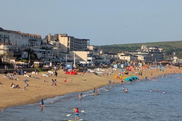 Islanders urged to check on vulnerable amid heat warning