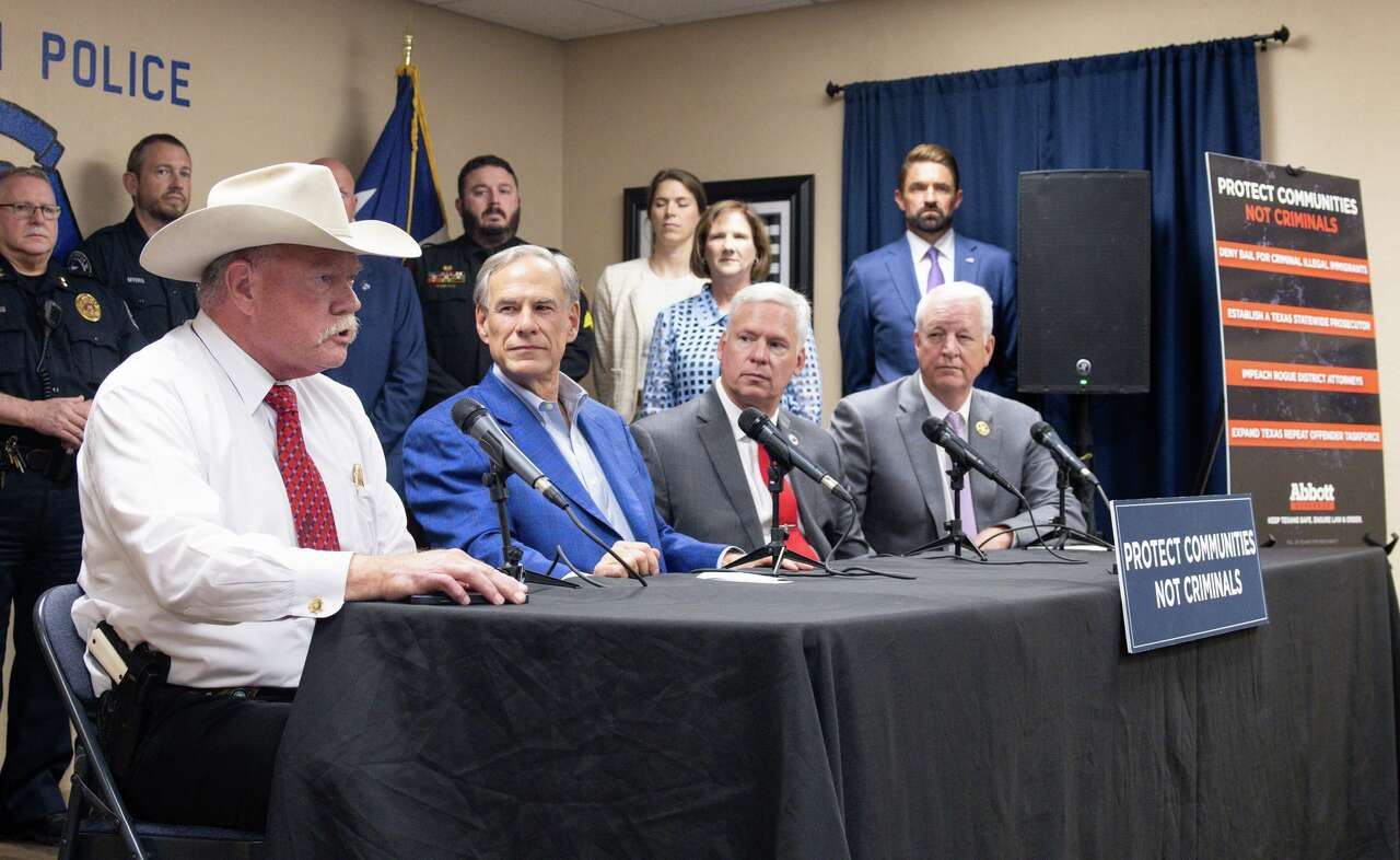Abbott vows bigger DPS trooper surge in North Texas targeting repeat ...