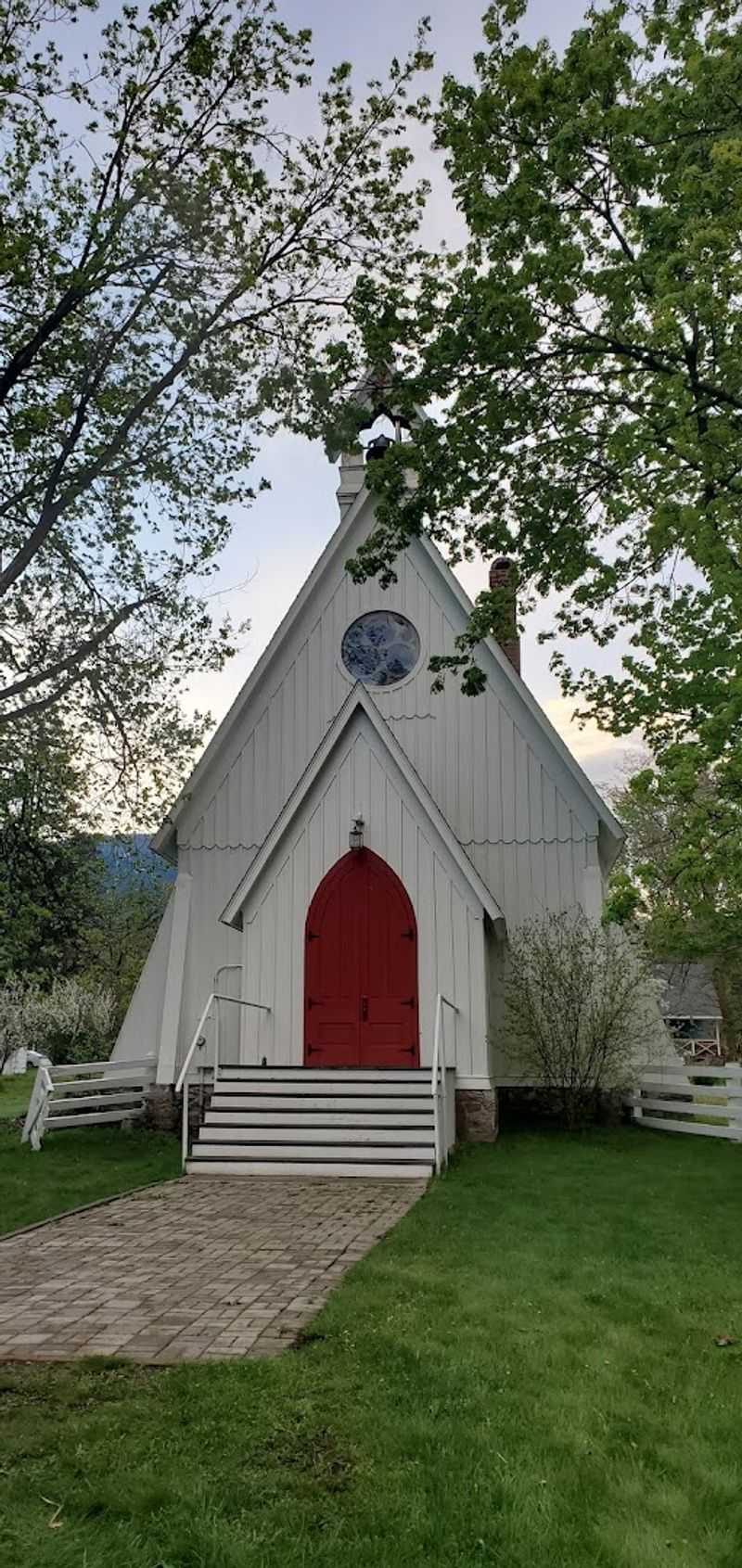 The smallest Oregon church has seats for 12 people and a view that ...