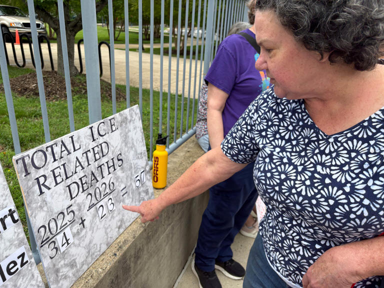 Fairfax courthouse protest targets ICE policies after Virginia mask law ...