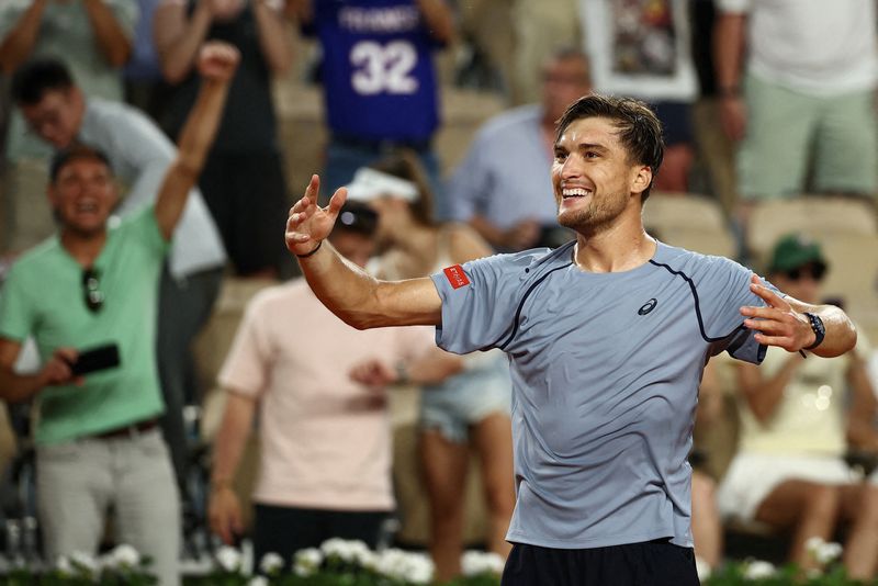 Tennis-Collignon shocks Shelton to reach French Open third round