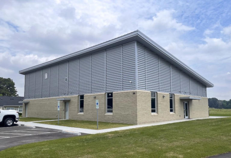 Ribbon cutting ceremony for Beaufort CCC’s Cayton Aurora Center