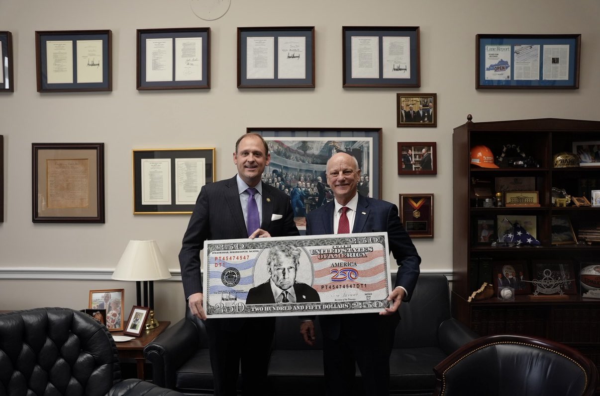 Putting Trump’s face on $250 bill faces hurdles