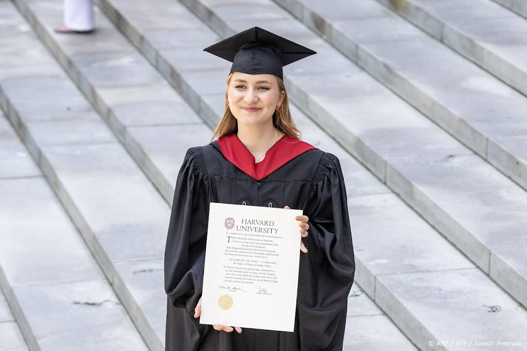 Prinses Elisabeth neemt Harvard-diploma in ontvangst