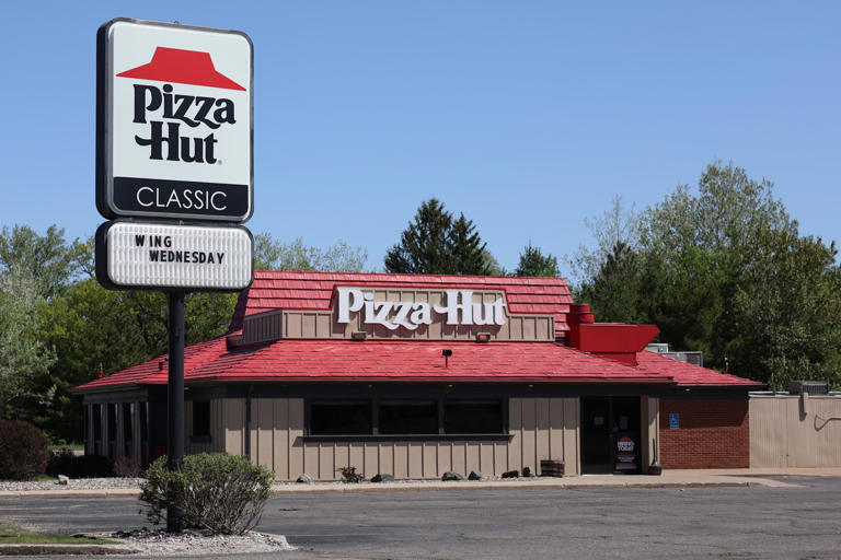 Iron Mountain Pizza Hut brings back nostalgic dining experience