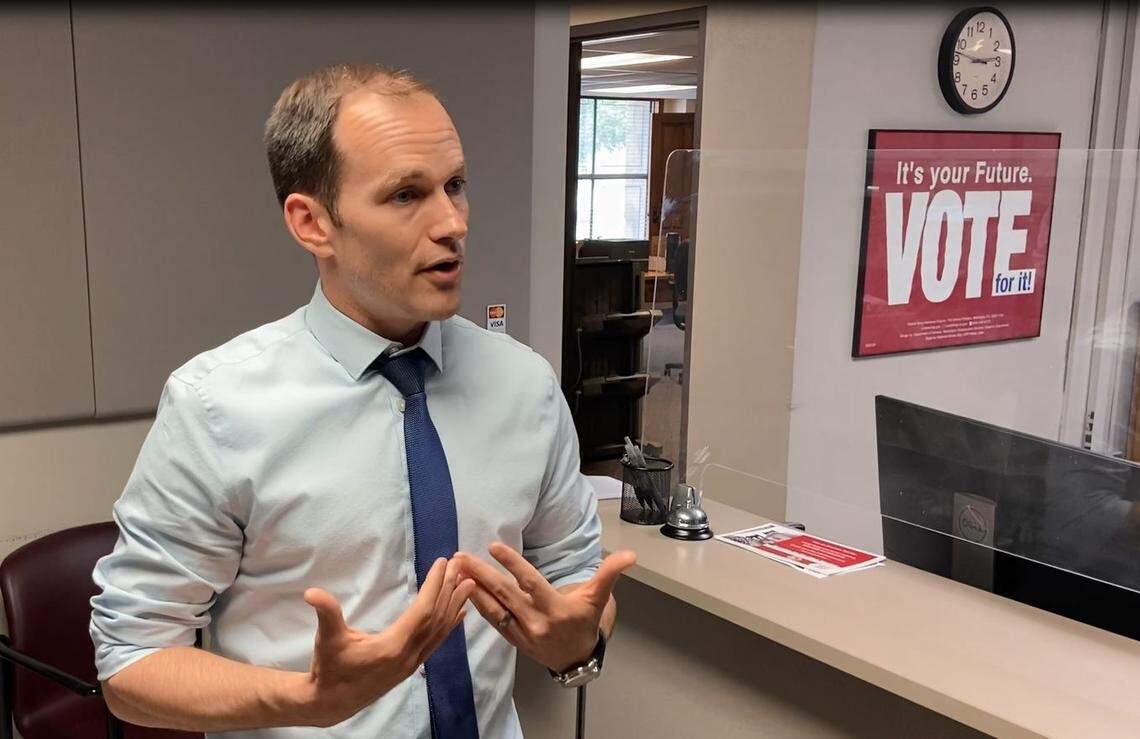 Former Wichita mayor files to face fellow Democrat in state House primary