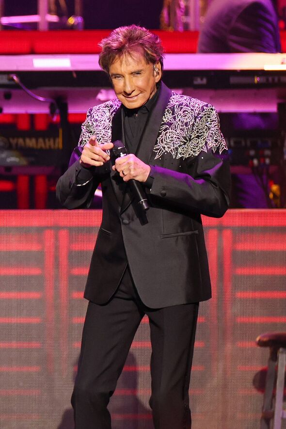 Barry Manilow opens up on being 'close to death' after lung cancer ...