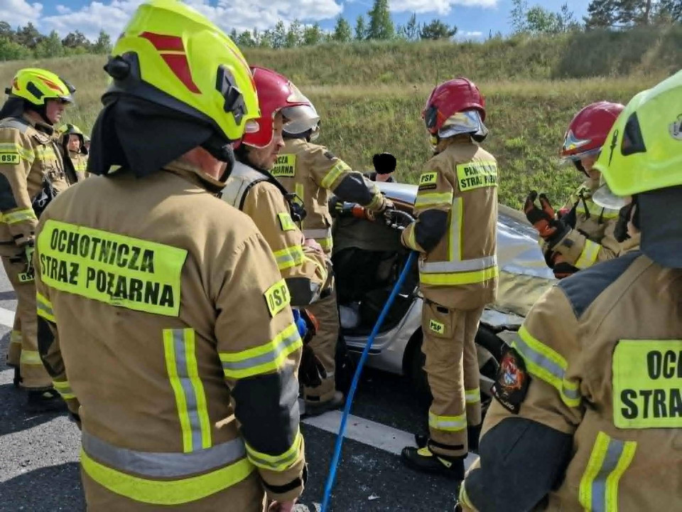 Wypadek na S3 w Lubuskiem. Jeden z kierowców był uwięziony w pojeździe