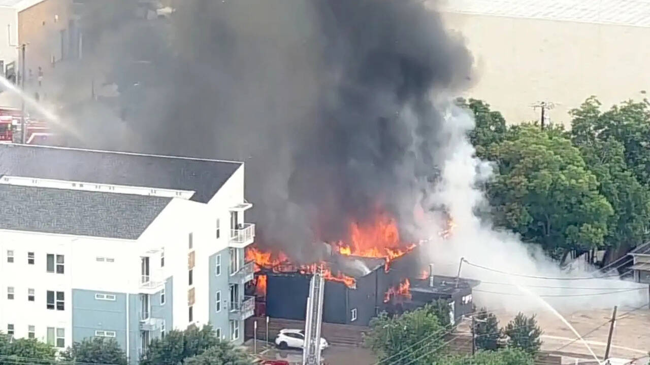 Fire engulfs Dallas apartment complex, prompting emergency response