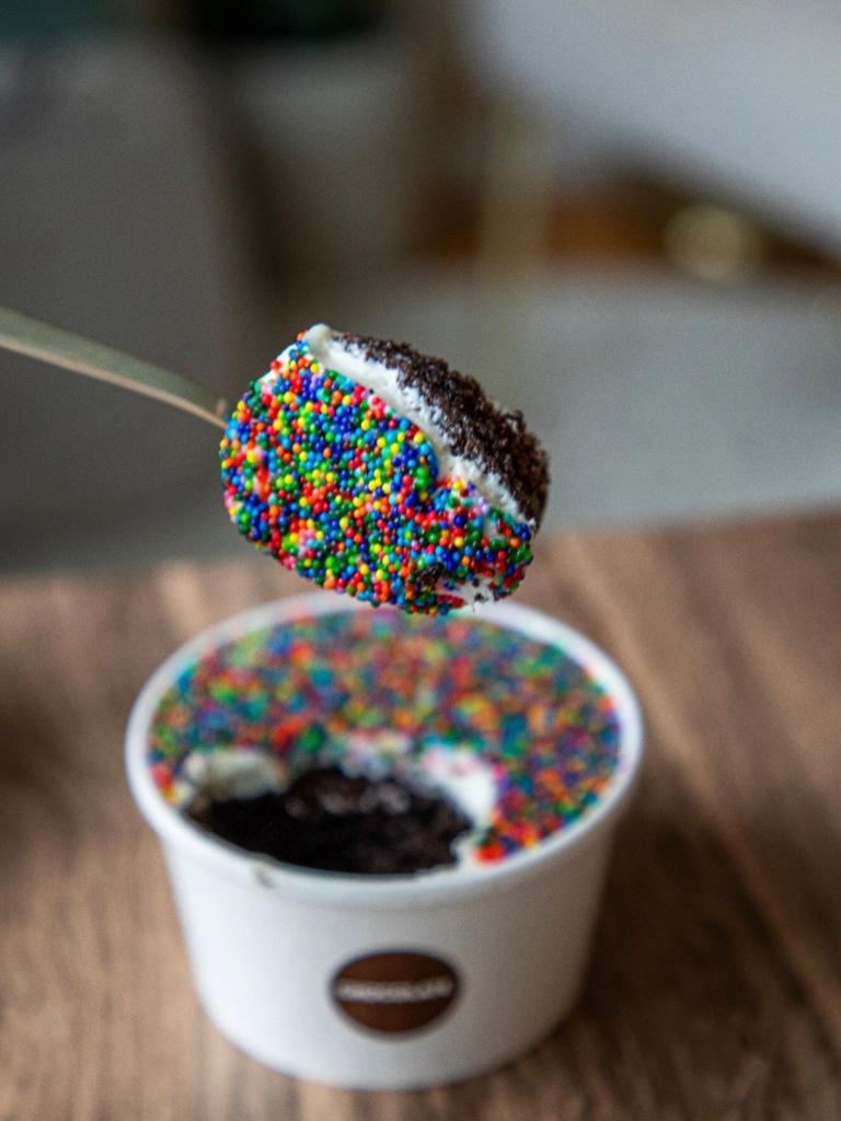 New Yorkers are lining up for hours for viral Dot Cakes and they’re ...