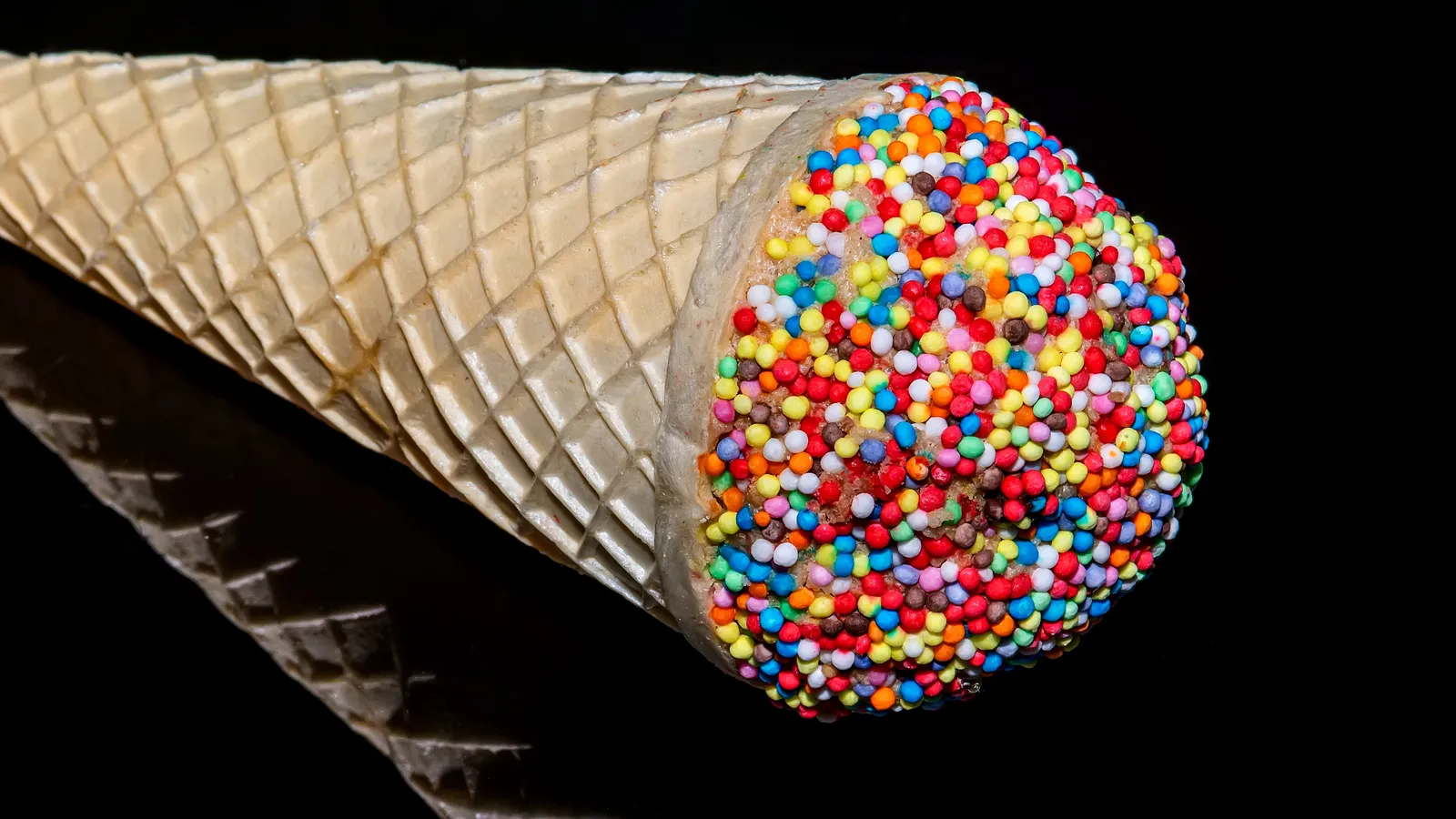 What makes dot cakes so popular? Everything you need to know