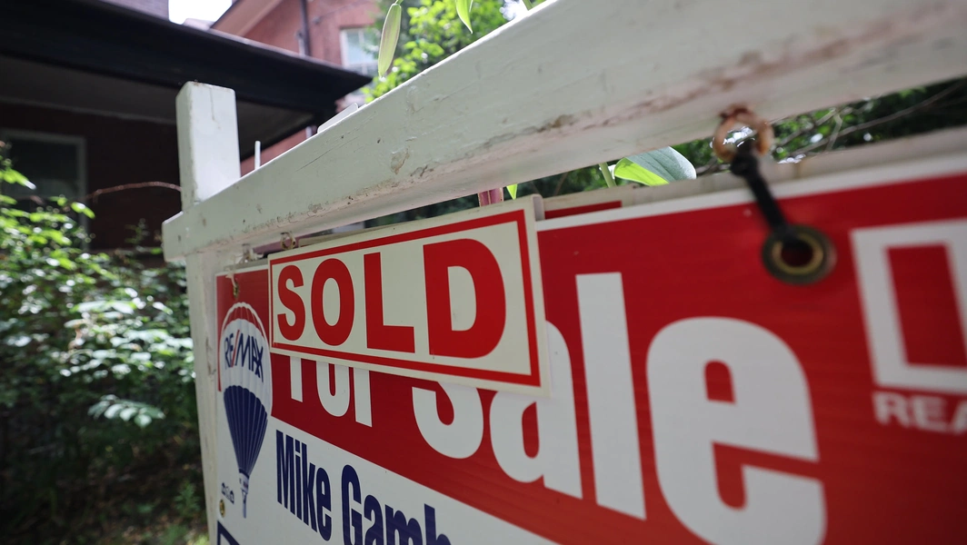 HST rebate fuels low-rise sales as condos lag