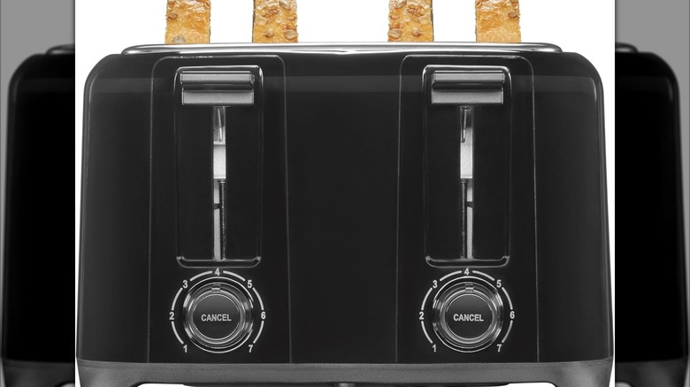 The 8 best 4-slice toasters, according to reviews