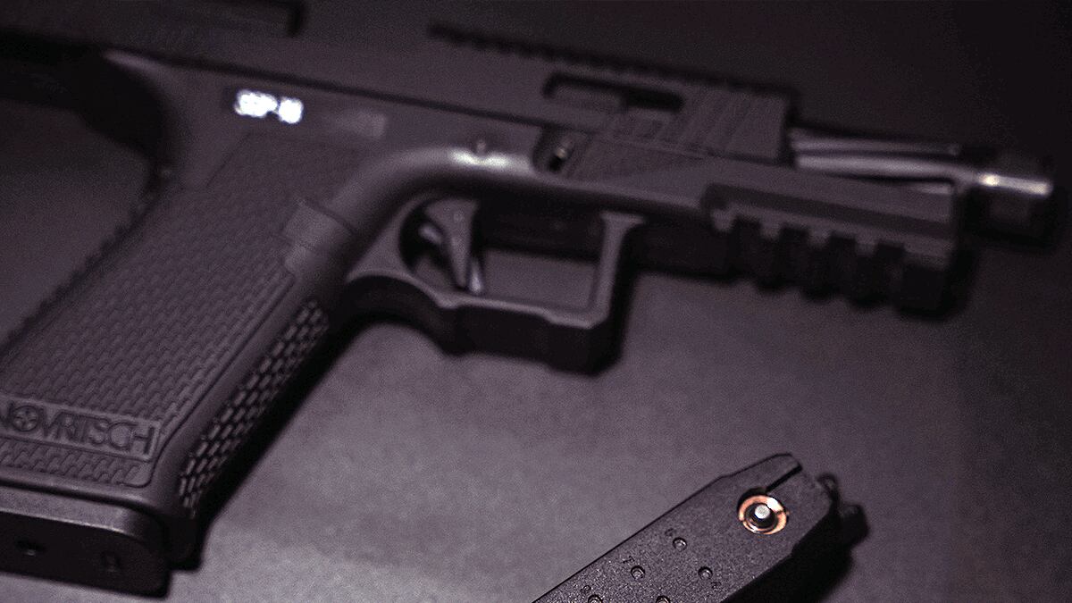 Report: Suspects drive vehicle into pawn shop, steal AR-15 style guns