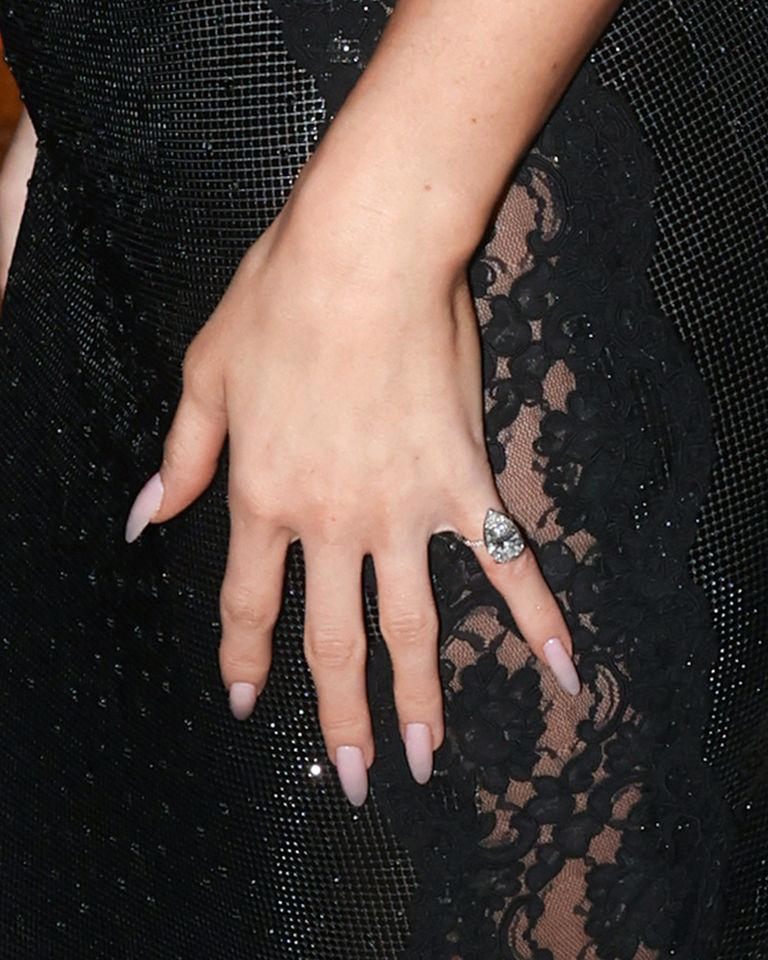 Kylie Jenner keeps wearing a pear-shaped diamond ring—all about the 15 ...