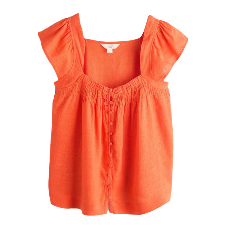 I've finally found a sleeveless top that gives the perfect amount of ...