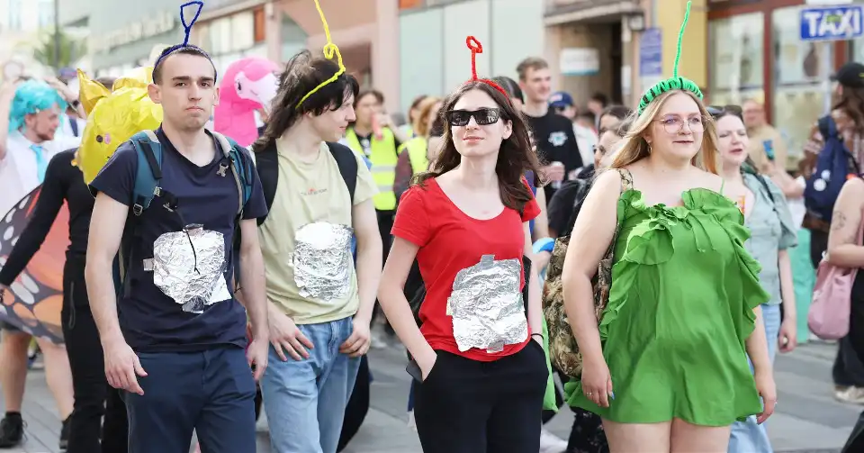 Barwny korowód studentów w Gliwicach. Ulicami miasta przeszły ...