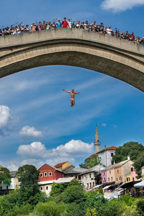 Jumping into Mostar: Bosnia-Herzegovina’s bridge, its divers and the ...