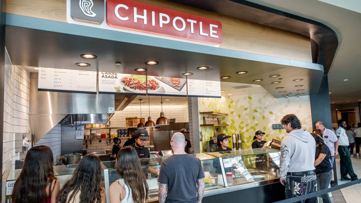 Chipotle's adds crispy chicken to select menus