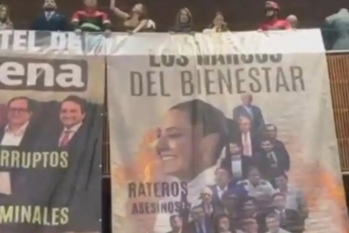 PRI desata caos en San Lázaro con mantas contra Morena