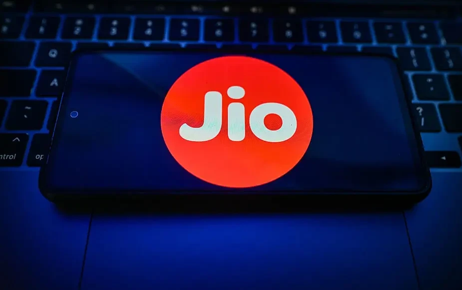 Jio and Airtel Rs 3,999 plans split on perks focus
