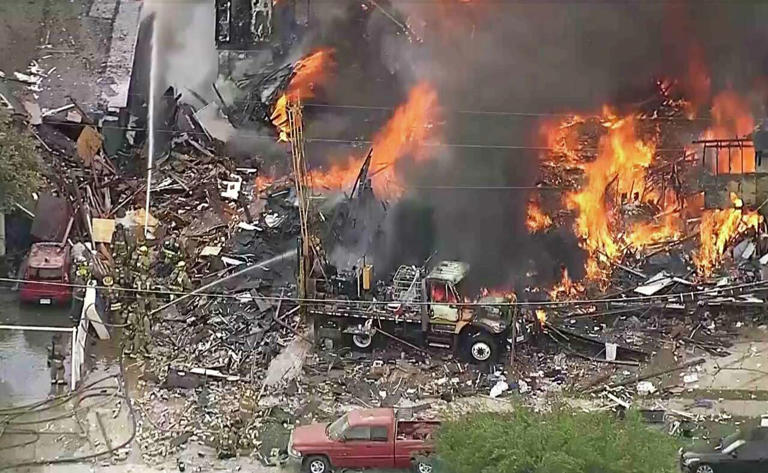 Live updates: 4 injured, fatalities reported in fire at Oak Cliff ...