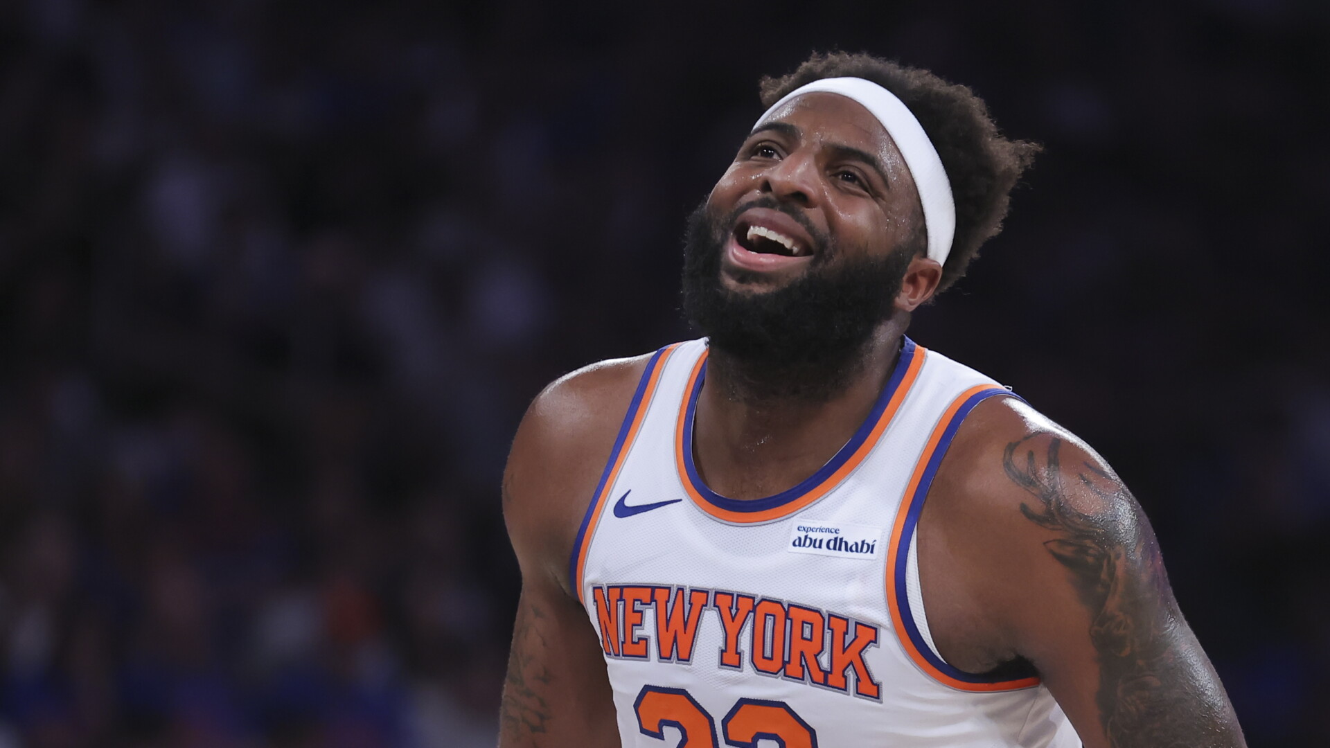 Knicks Mitchell Robinson breaks pinky finger on right hand, no ...