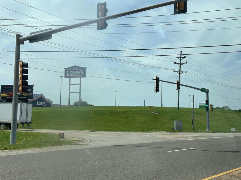 Alton City Council advances plan for new Chipotle near Lowe’s